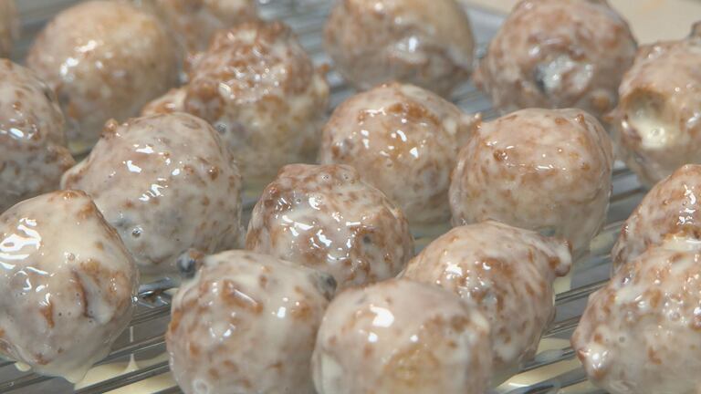 Slavonian Ladies Auxiliary sells pusharatas as annual holiday tradition ...